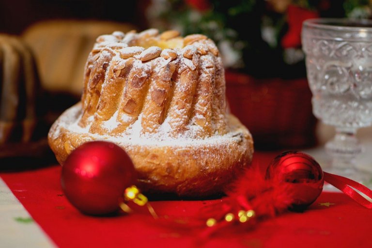 Traditional French Christmas Dinner (+ Christmas Food in France ...