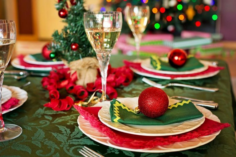 Traditional French Christmas Dinner (+ Christmas Food in France ...