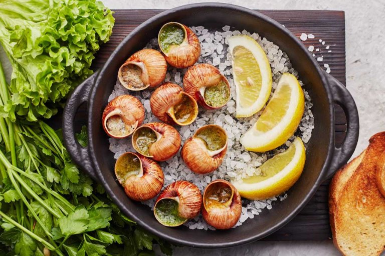 Traditional French Christmas Dinner (+ Christmas Food in France ...