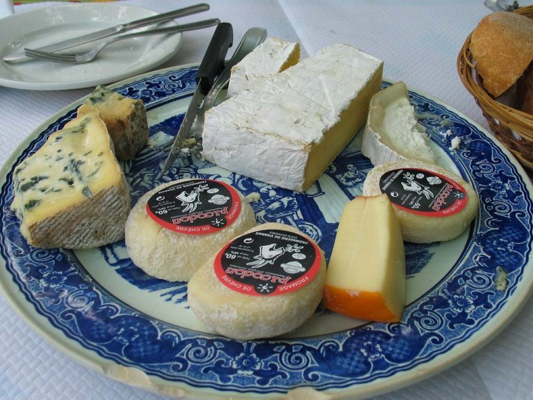 Traditional French Christmas Dinner (+ Christmas Food in France ...